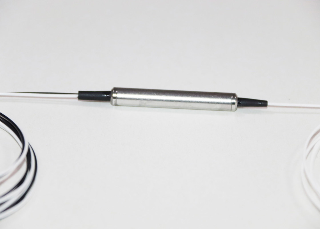 2 x 2 CWDM Device Broadband Transmission With 250um G657A1 Corning Fiber